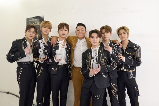 Pineation double pente... Psy TNX, 2022 TMA Award BTS Suga Merci - K-Pop News Insde FR