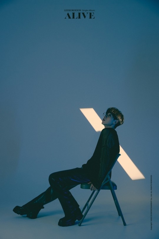 Seok-Hoon Lee, nueva foto individual lanzada... Humano culpable evolucionado - K-Pop News Inside