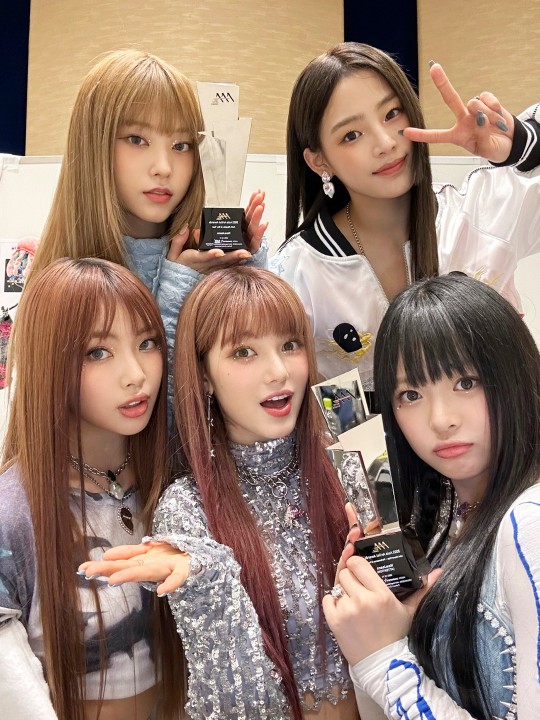 New Jeans, 2022 AAA 2 coronas, Novato del año Actuación del año - K-Pop News Inside