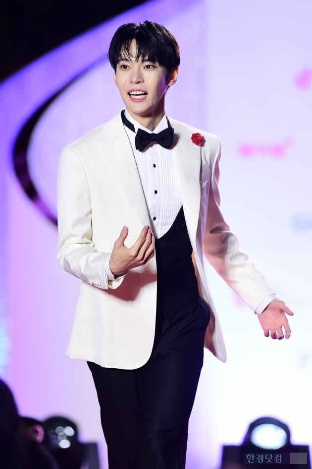 [照片] NCT 127 道英我一個人去嗎~(2022 SBS 歌謠大田) - K-Pop News Inside