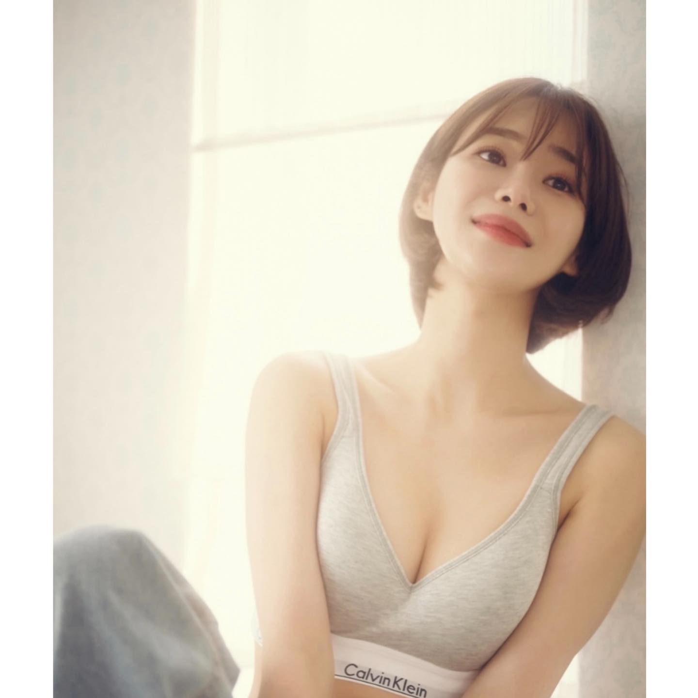 元AOAユナは新しいSNS写真でアントウエストを誇示します - K-Pop News Inside